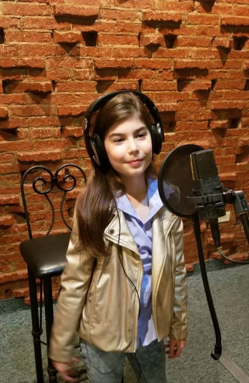 Amanda Ubieta invita a la solidaridad con un cover de Los Beatles