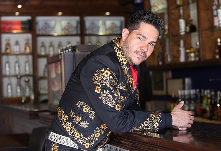 “RANCHERAS EN INGLES” Rafa Rodríguez muestra su video oficial con una ...